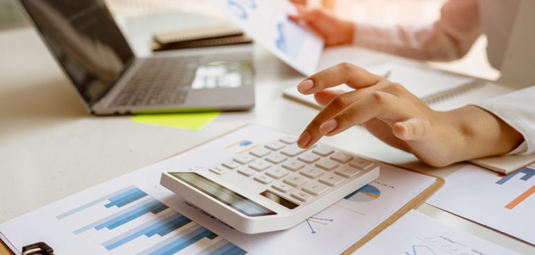 How And When To Use ILT Vs. vILT Training Methods - Thought Industries